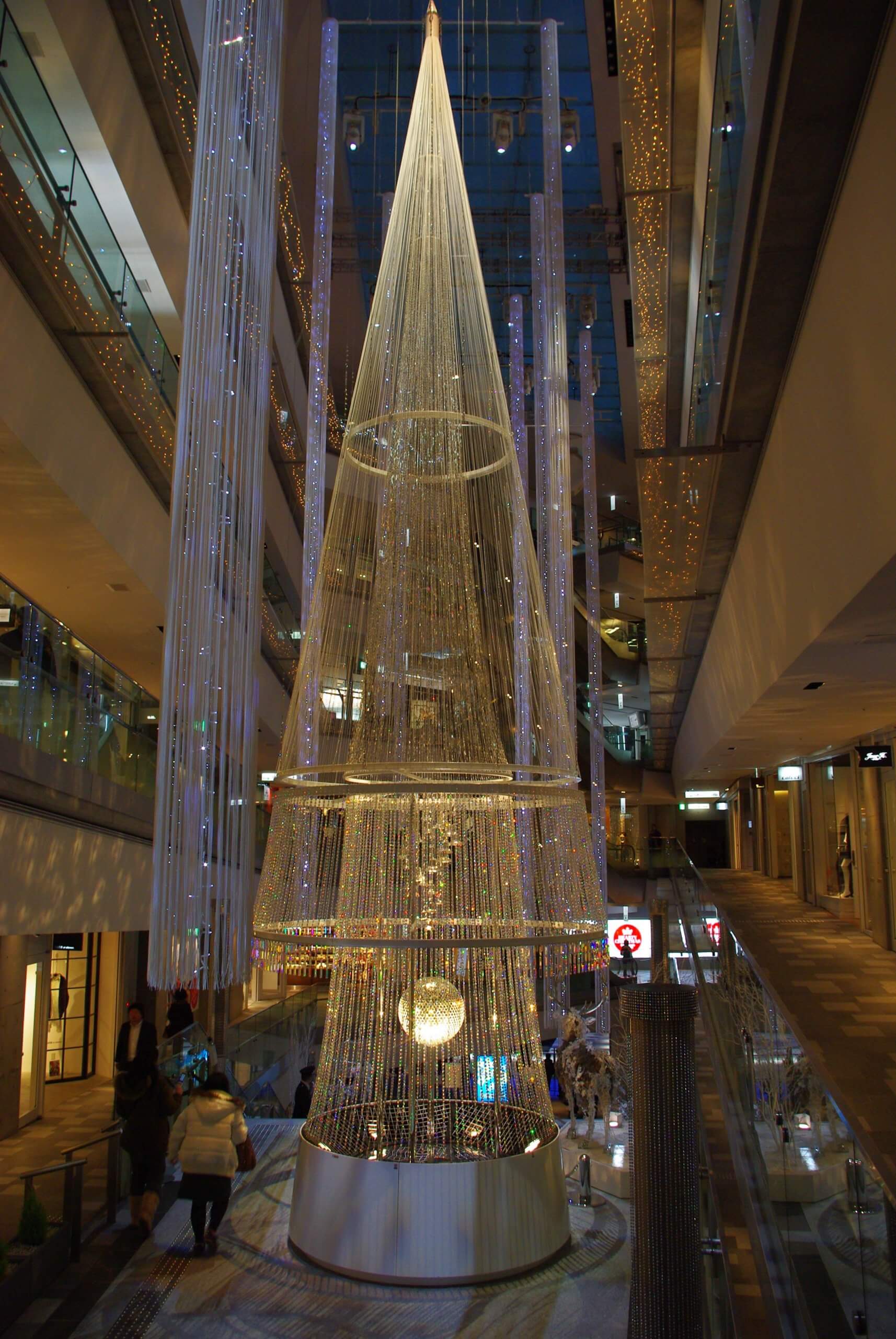 Omotesando Hills, a luxurious shopping mall - MANABINK